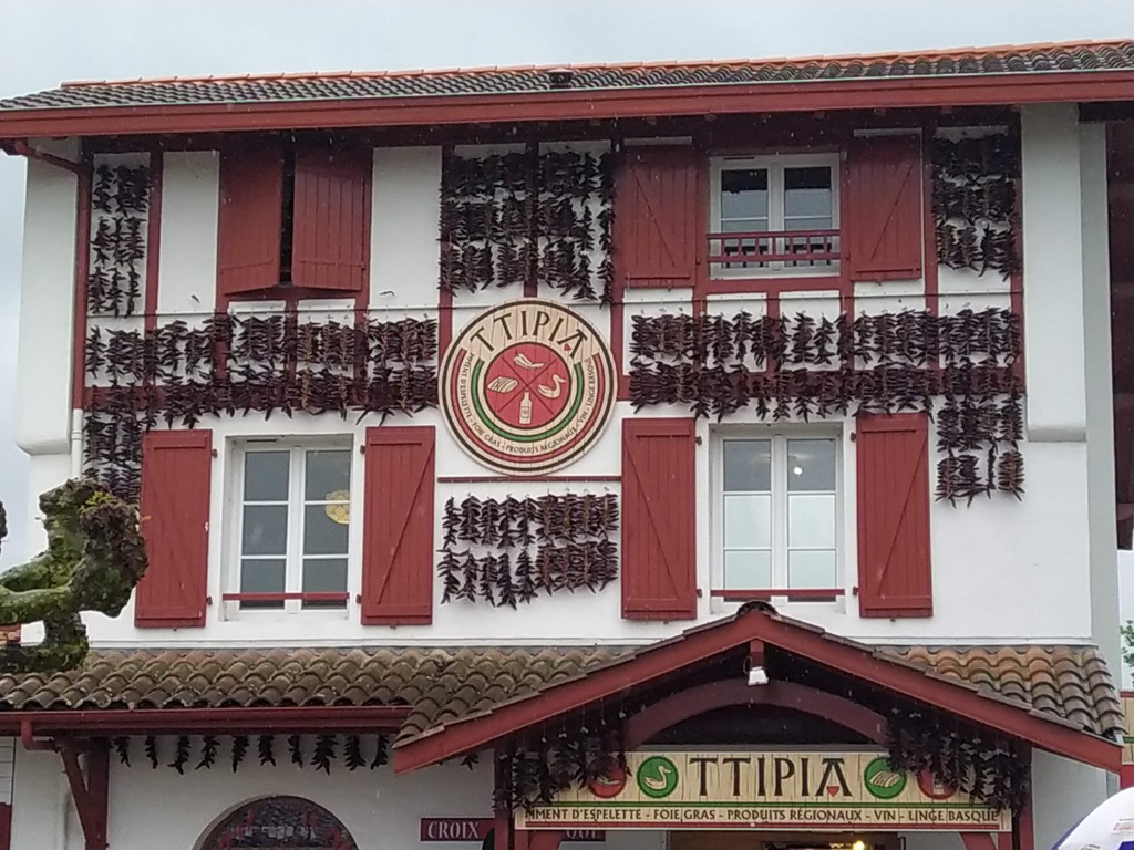 Visite du village d’Espelette – Pays Basque, France – Our Lake District ...